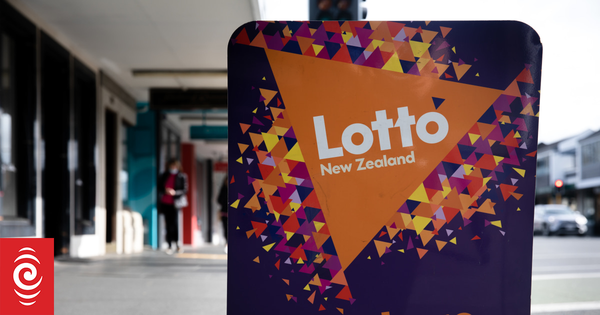 Wairoa Mayor celebrates town's big Lotto win | RNZ