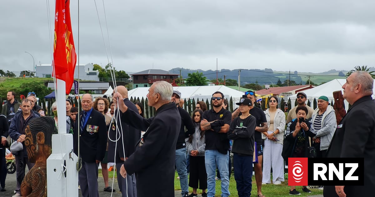 28 Māori Battalion flag raised with full honours for the first time | RNZ