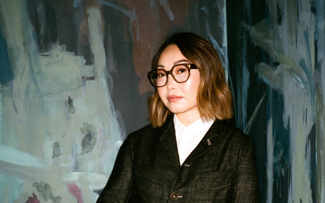 Lulu Wang examines the cultural class divide in her TV series Expats | RNZ