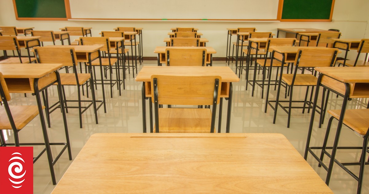 Covid's long tail: How to get kids back into the classroom | RNZ