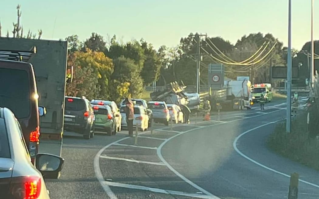 Fuel tanker flips on SH1 near Levin, delays expected | RNZ News