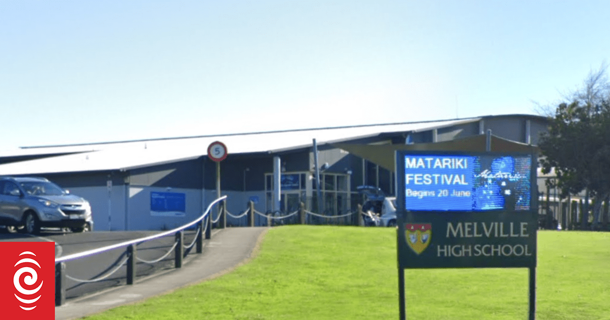 Melville High School and intermediate may be replaced by new school ...