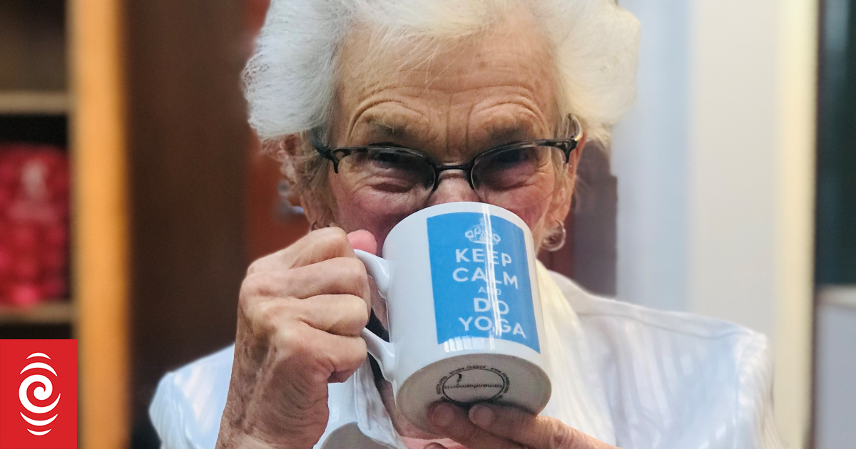 97-year-old yogi shares her secrets to staying fit | RNZ