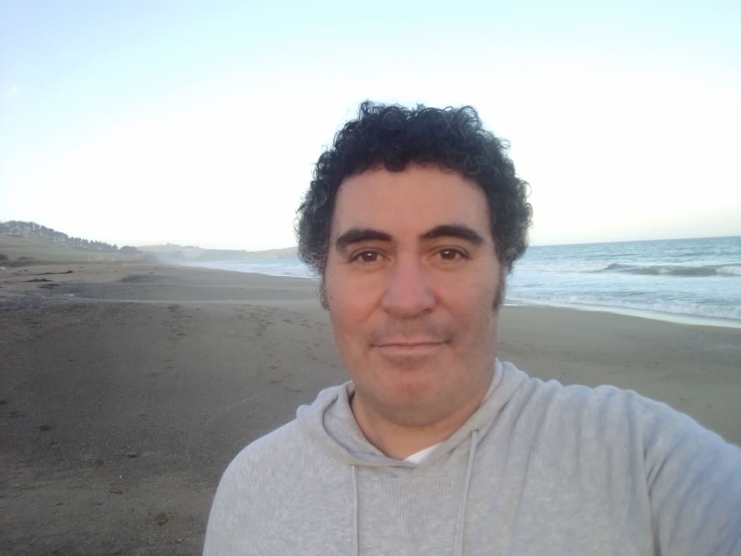 Robert Sullivan poetry examines his Maori and Pakeha? sides | RNZ