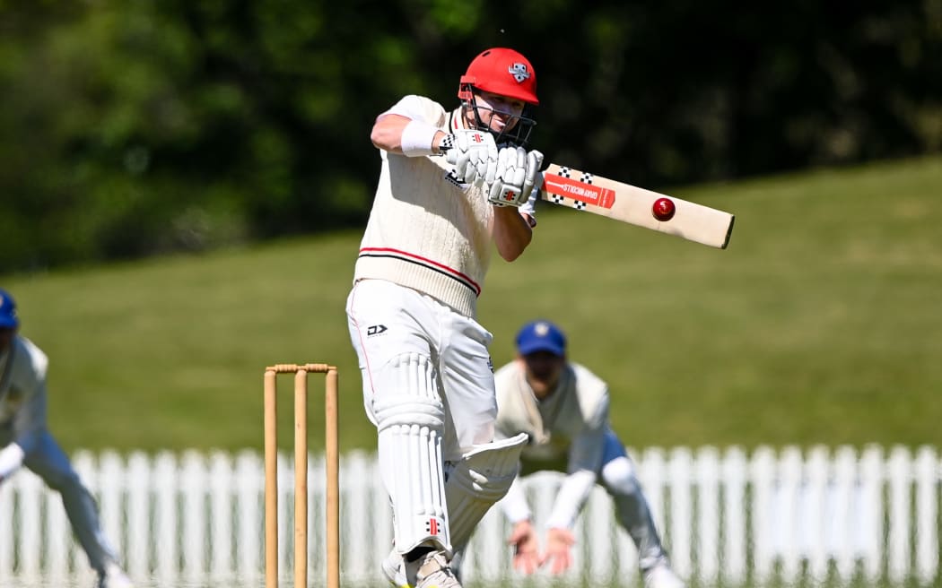 Black Cap Nicholls cleared of ball tampering charge | RNZ News