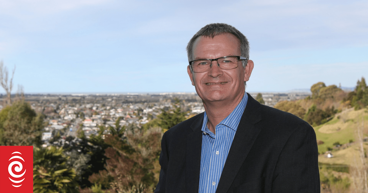 Napier councillor Nigel Simpson launches second bid to be mayor | RNZ News