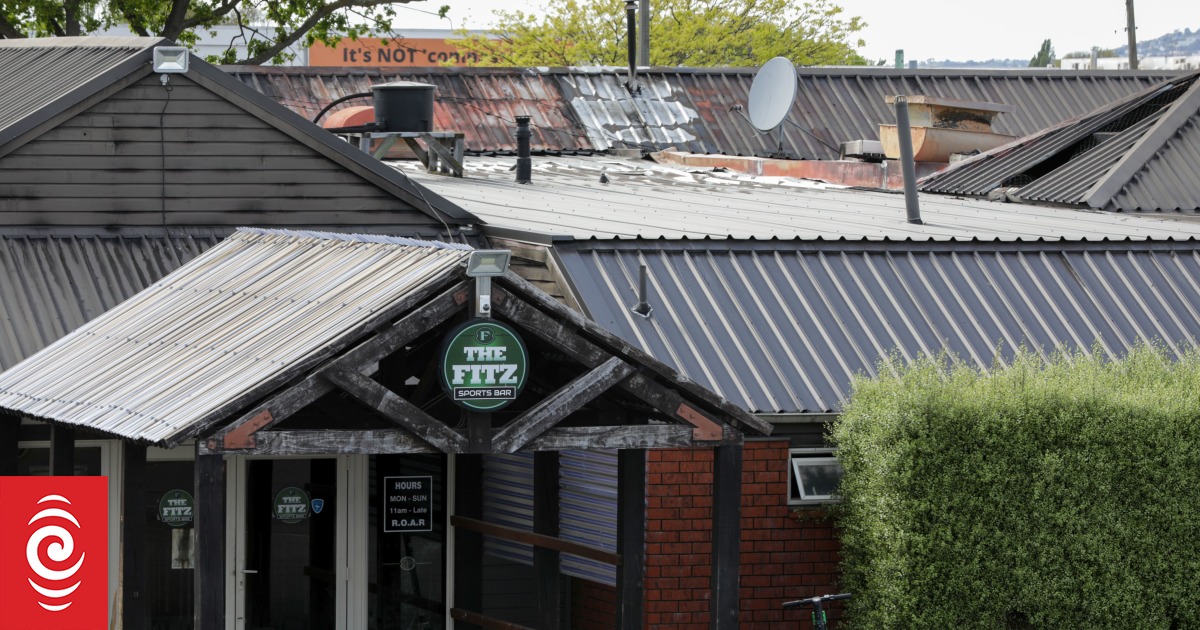 Fire damages Fitz Sports Bar in Christchurch | RNZ News