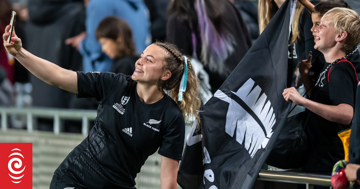 Holmes at fullback as Black Ferns largely unchanged for World Cup semi ...