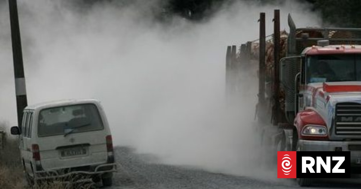 Logging truck dust-up prompts funding call | RNZ