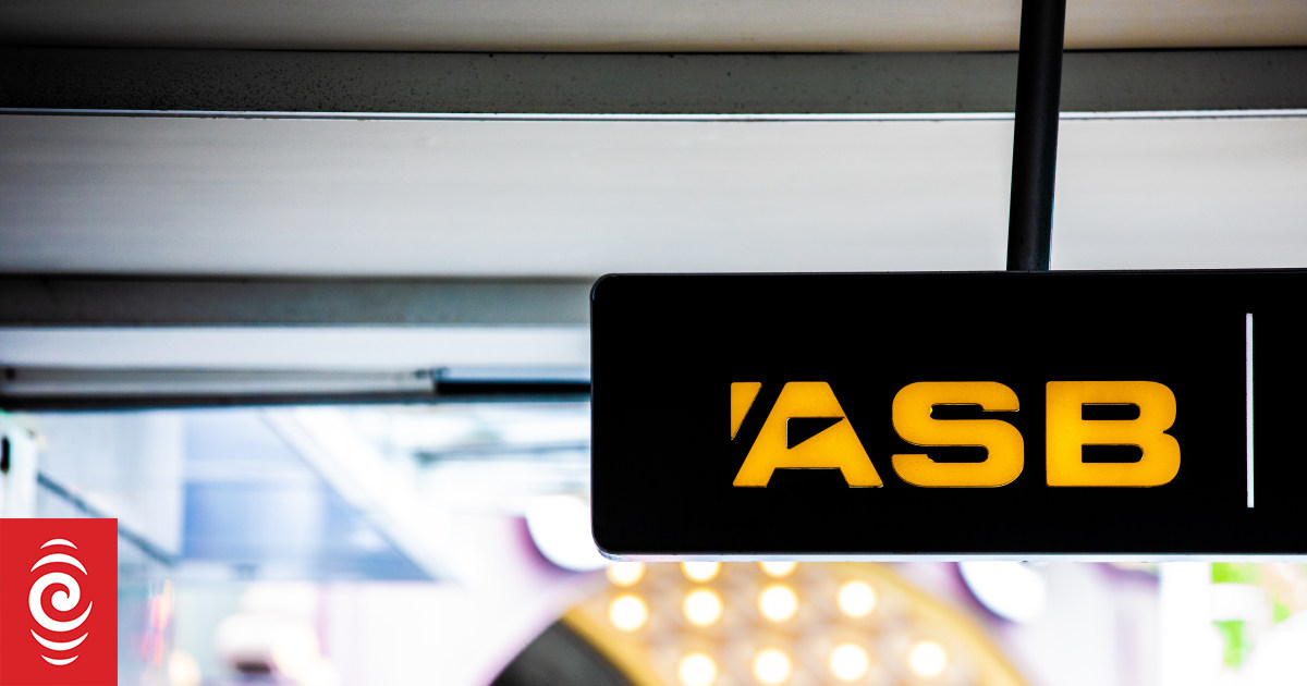 5 ASB Bank branches closed today; customers concerned | RNZ