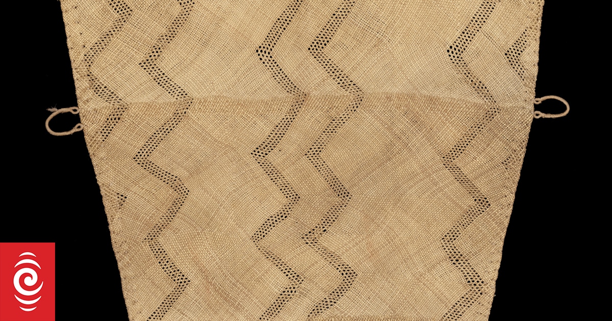 Precious taonga of Māori weaving and voyaging touring country | RNZ News