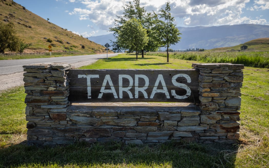 Tarras airport proposal faces more opposition as leading academics pen open letter | RNZ News