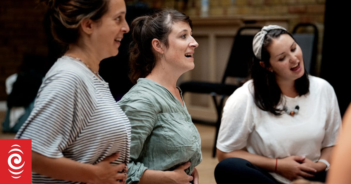 Group singing can help lift mums out of postnatal depression - and ...