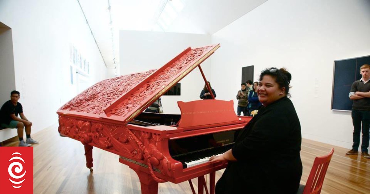 Bringing joy to rest home residents and hospital patients | RNZ