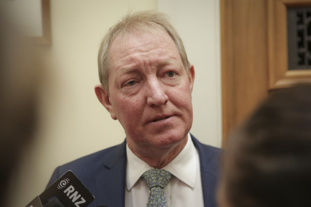 Protesters rub 'rat poison' in Nick Smith's face | RNZ News