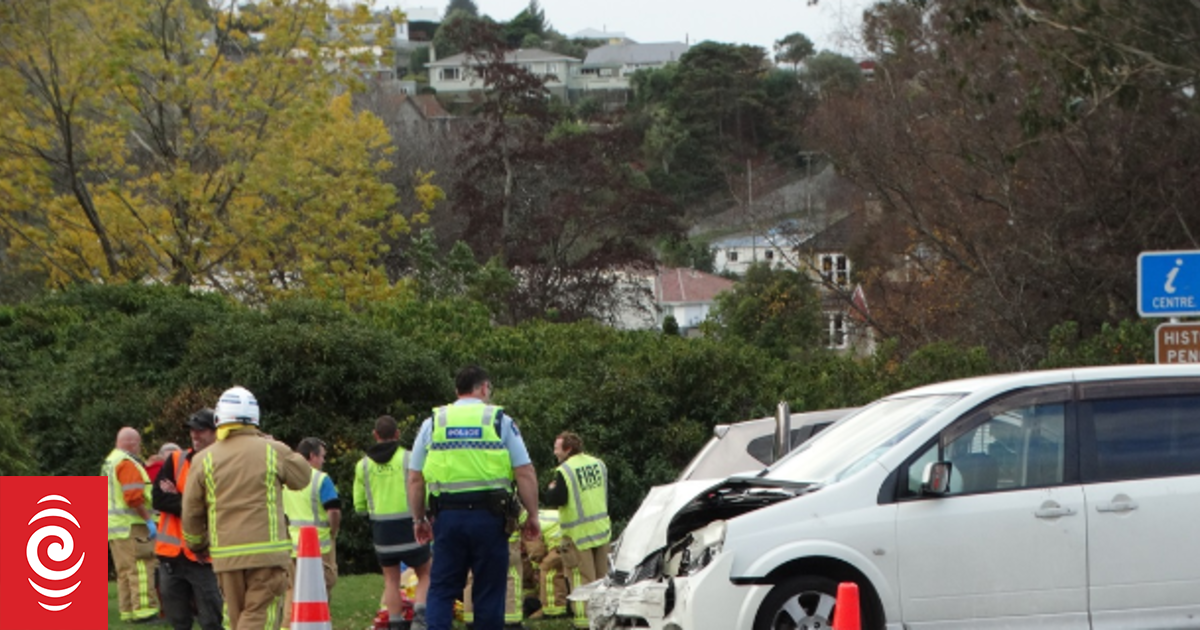 Six children taken to hospital after Oamaru crash | RNZ News