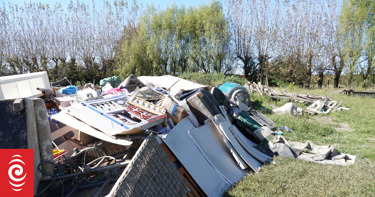 Hawke's Bay businesses 'shouldering the pain' after cyclone | RNZ
