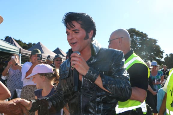 Elvis in the gardens | A Gallery from News | RNZ