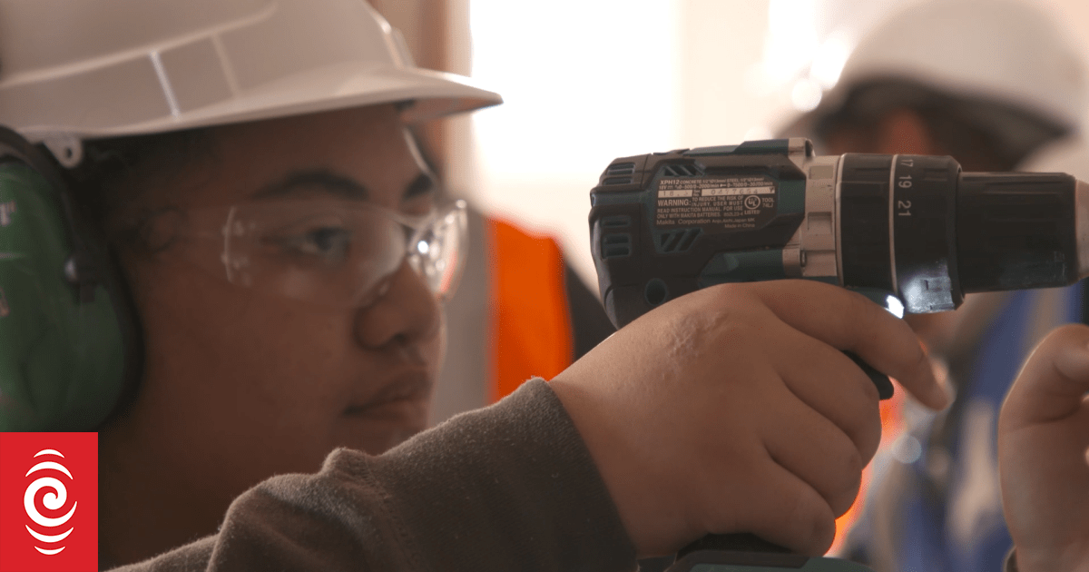 Women on the tools: fewer barriers to the building site? | RNZ