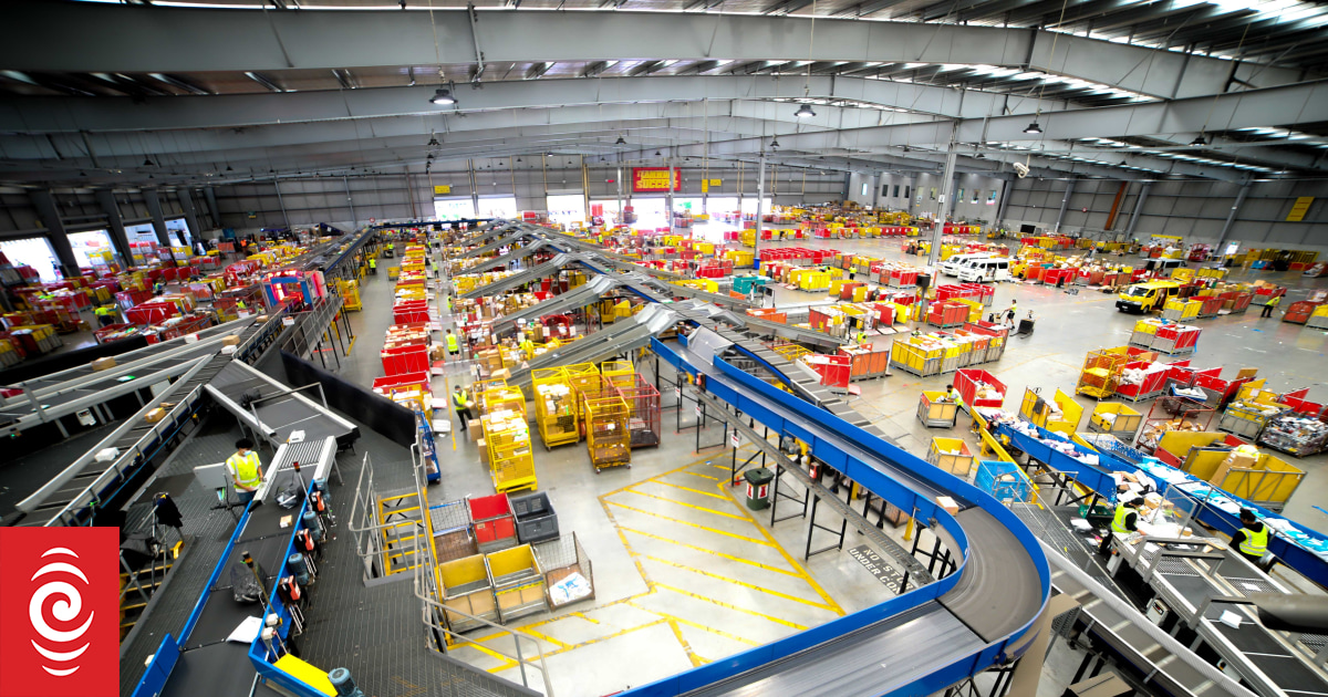 NZ Post working flat tack to get Christmas parcels out | RNZ