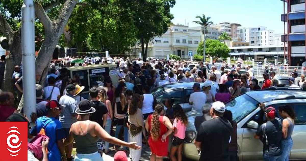 New Caledonia residents rally against insecurity | RNZ News