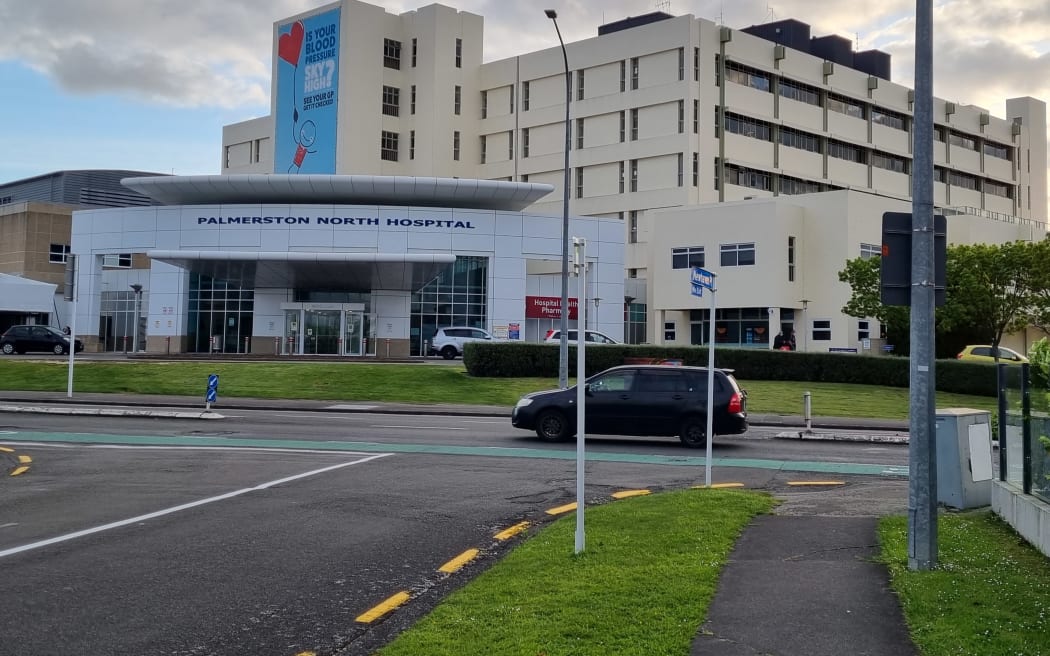 MidCentral DHB reviewing nurses' workplace safety concerns | RNZ News