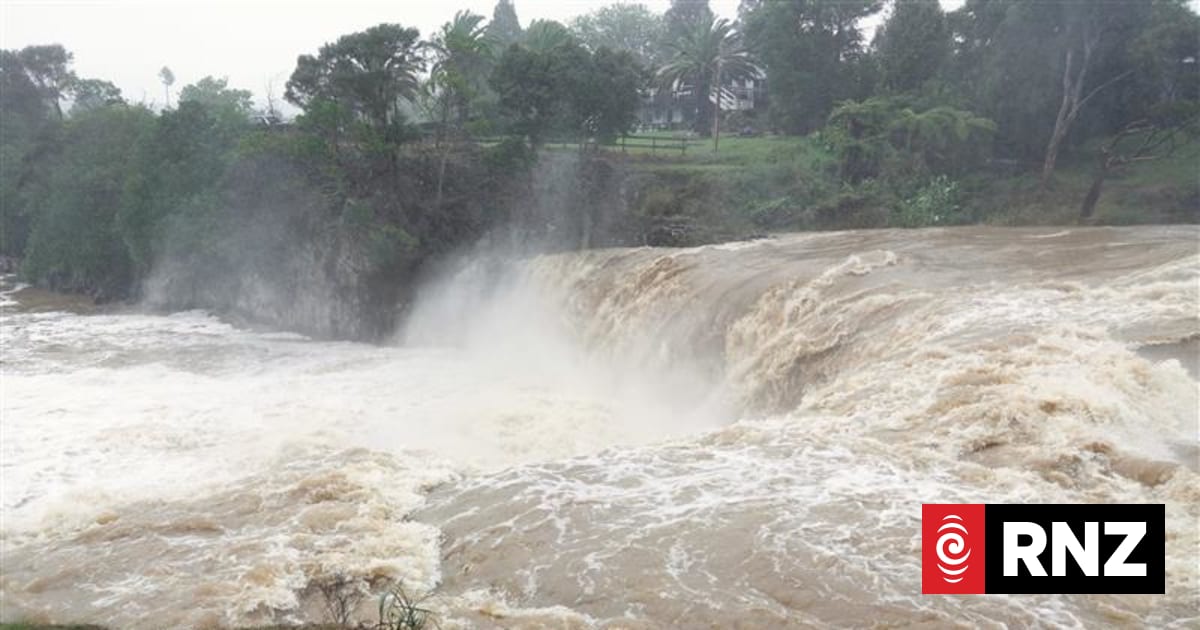 Ex-Cyclone Tam live: Extreme weather closes in on Coromandel, thousands ...