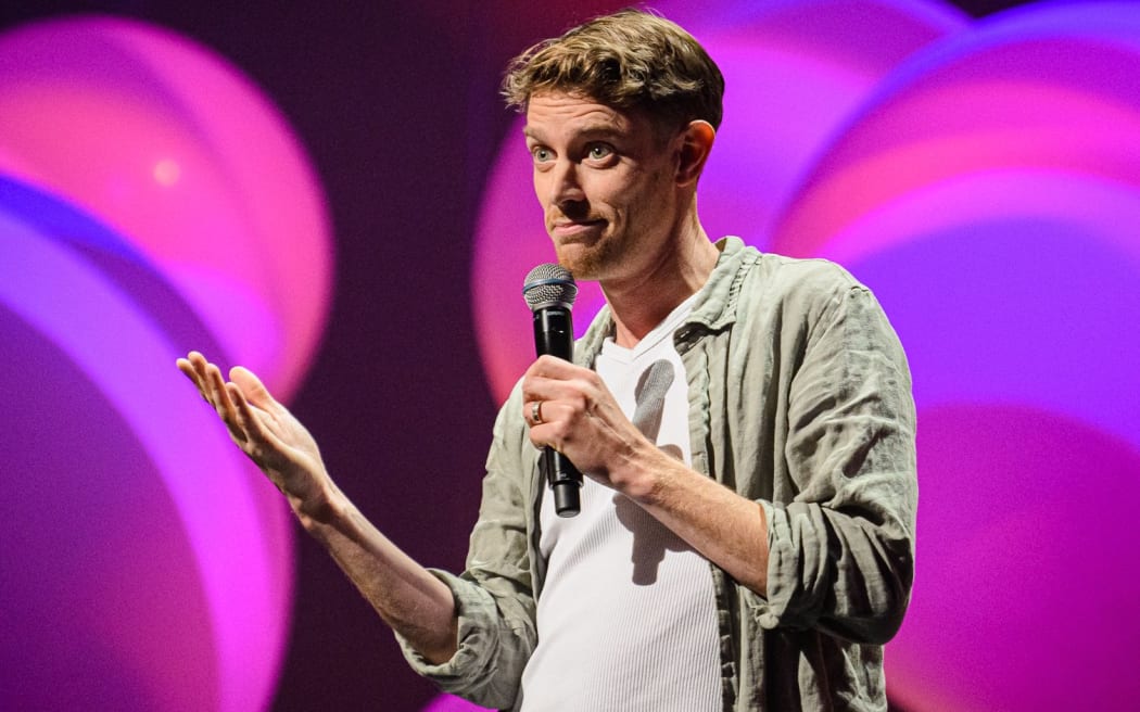 Using comedy to cut through the climate catastrophe craziness | RNZ News