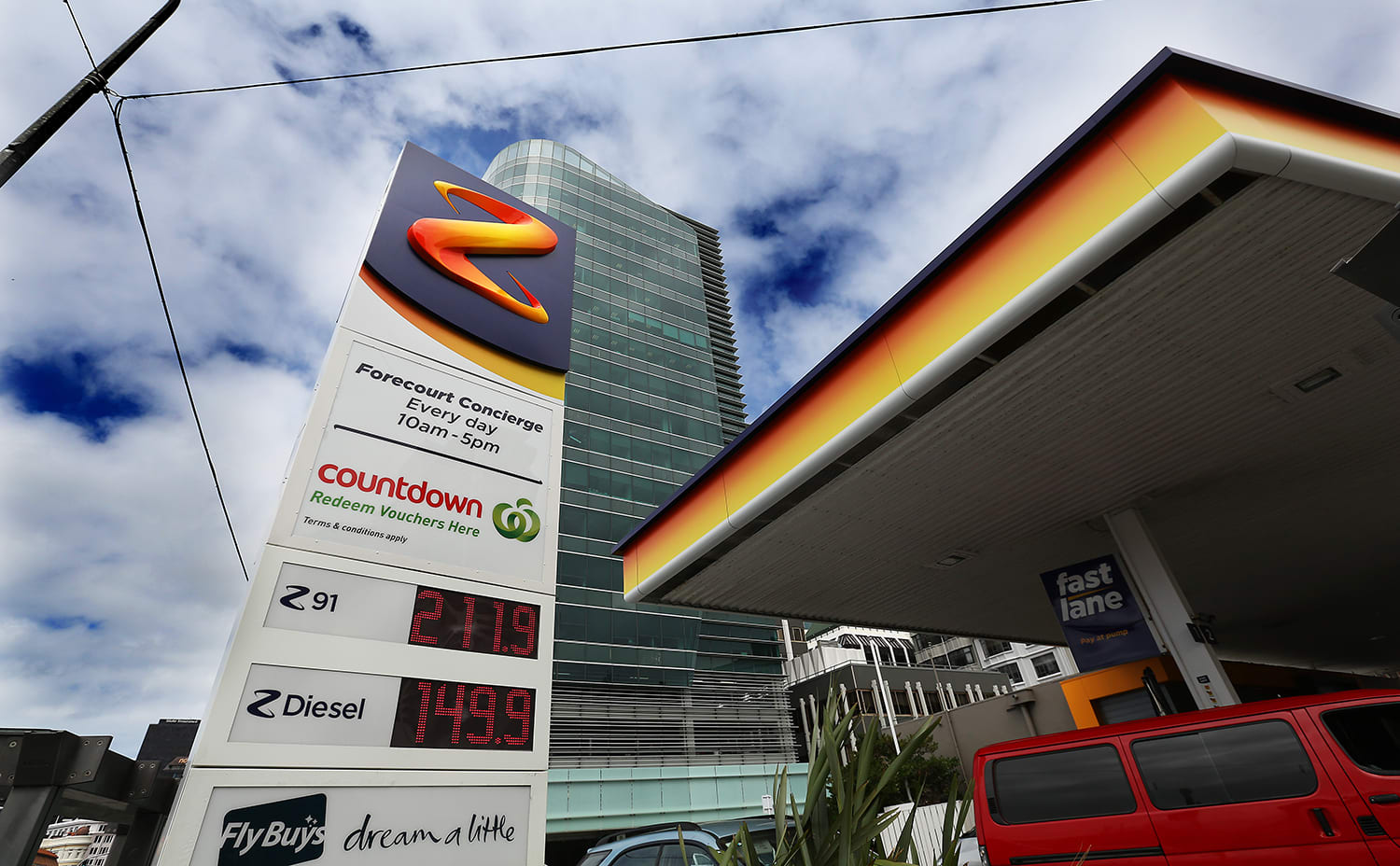 Z Energy eyes up hydrogen ventures ahead of Ampol takeover | RNZ News