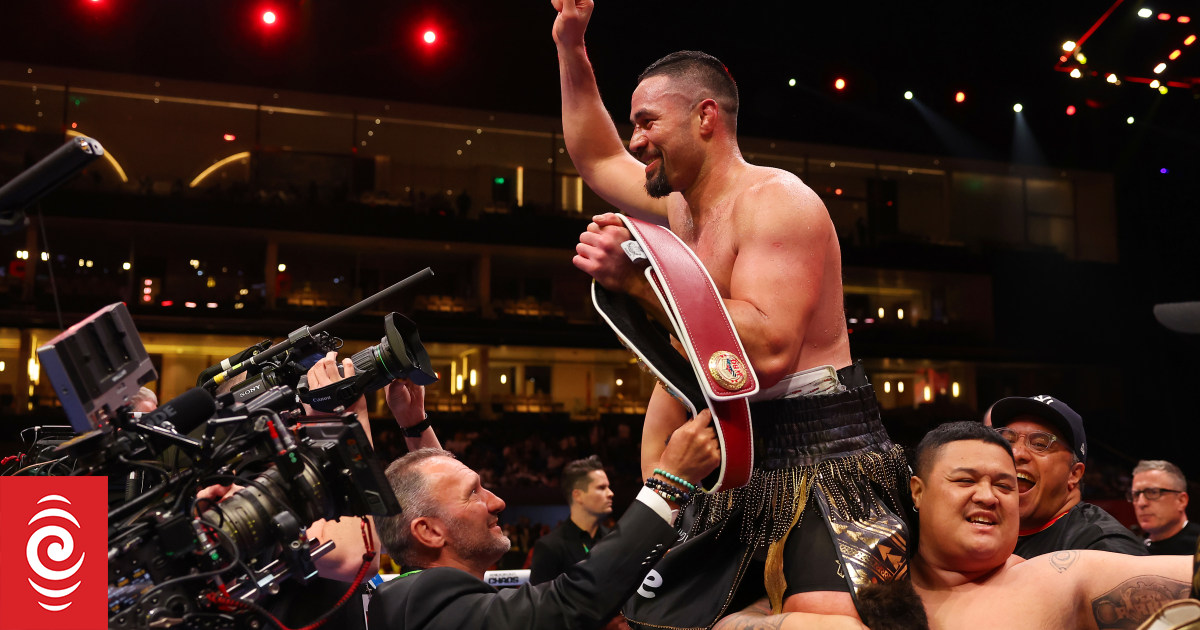 Heavyweight boxing live updates: Parker wins over Zhang | RNZ News