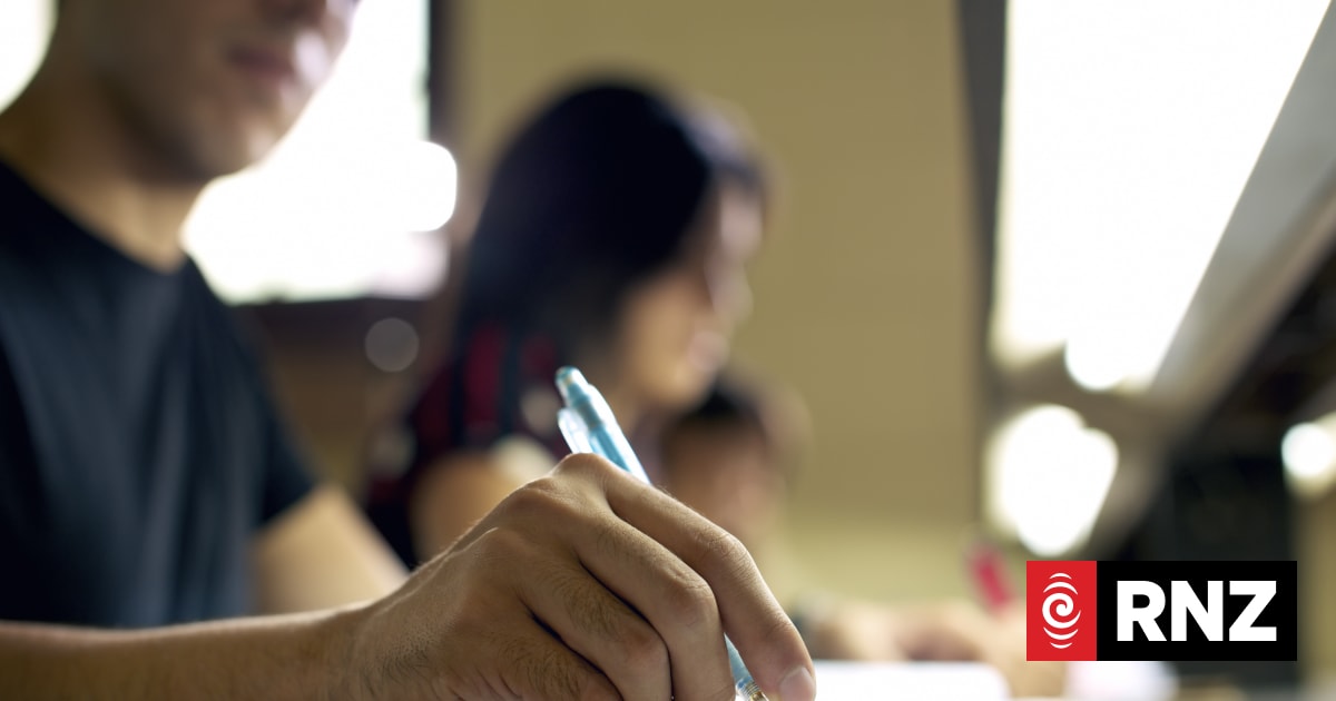 NZQA questions class contact time for foreign students | RNZ