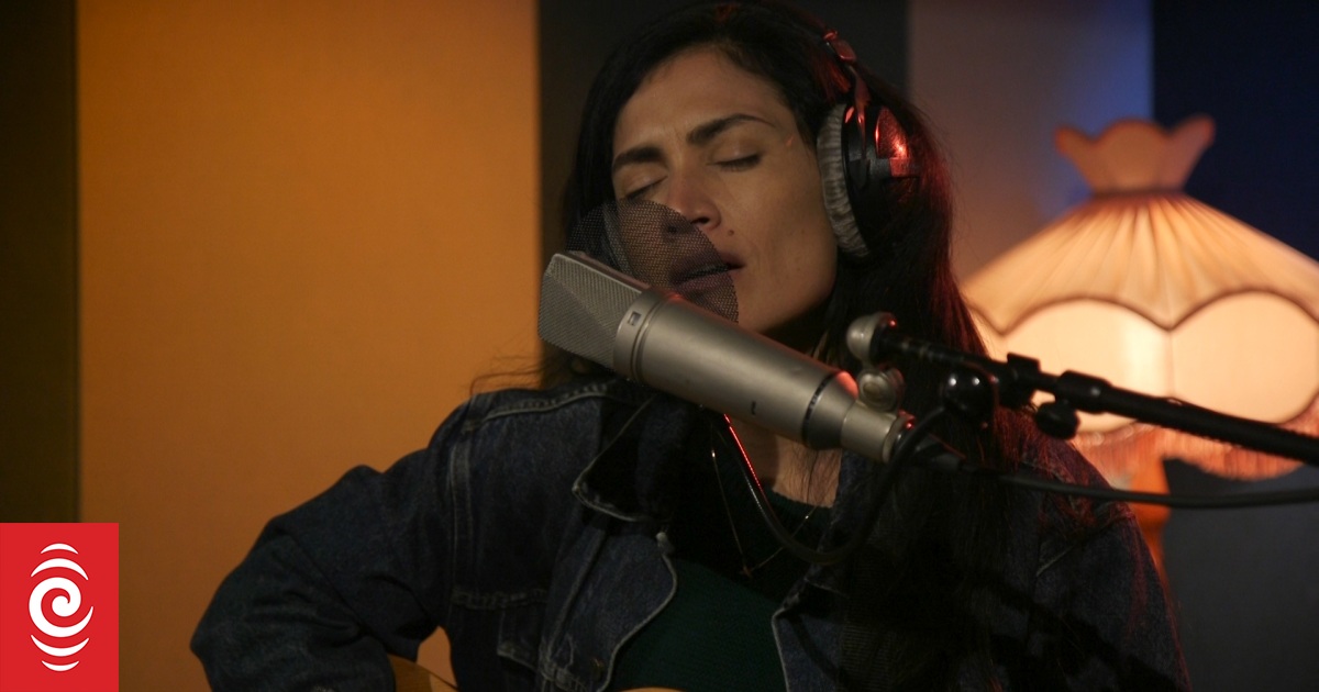 Live session: Anna Coddington | RNZ