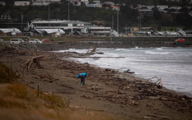 Tsunami threat extended as surges arrive on New Zealand shores | RNZ
