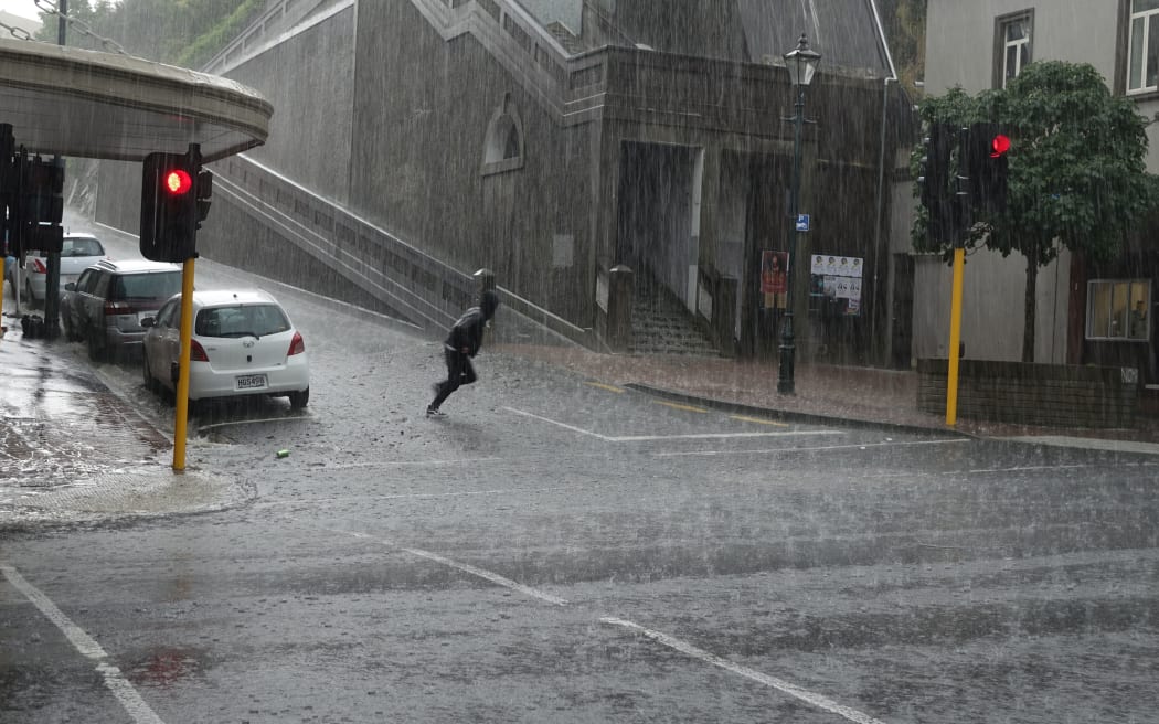 Dunedin mops up after flash flood | RNZ News