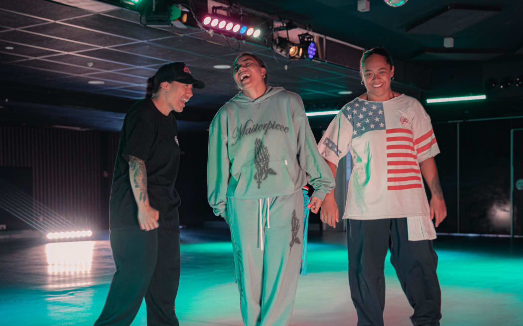 Samoan hip-hop dance family goes international | RNZ News