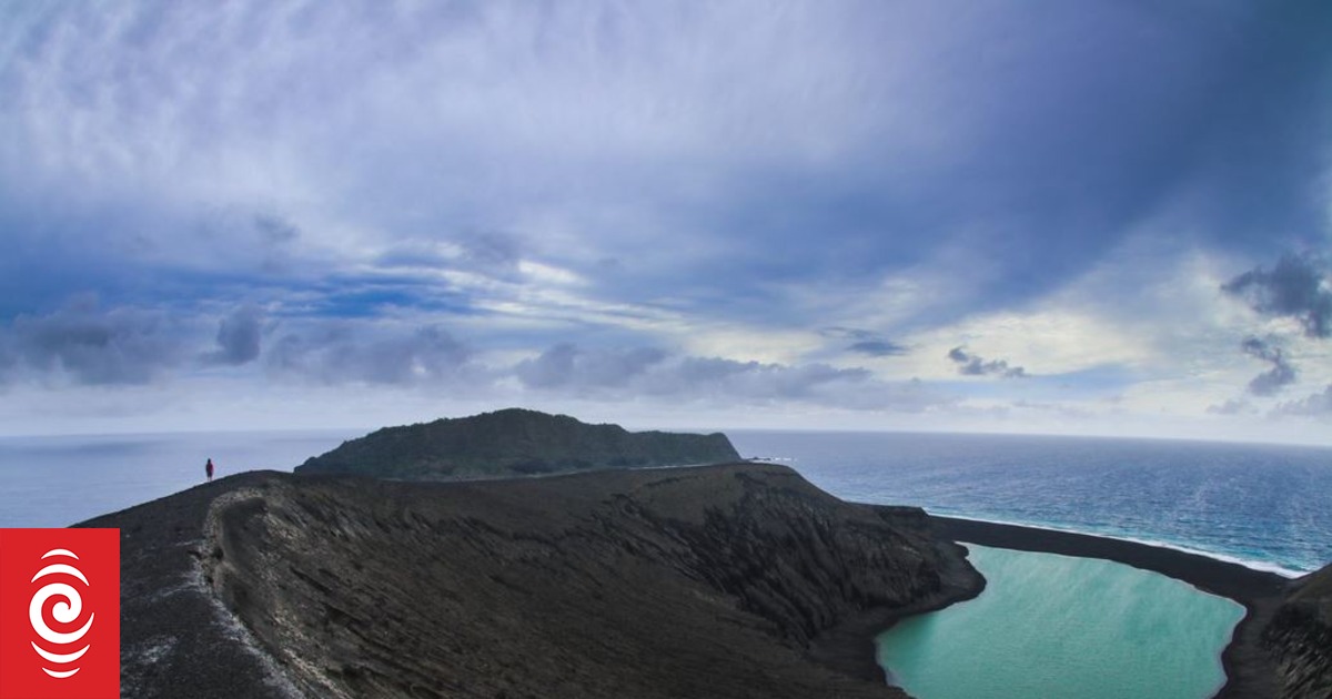 Scientists return from Tonga volcano voyage | RNZ