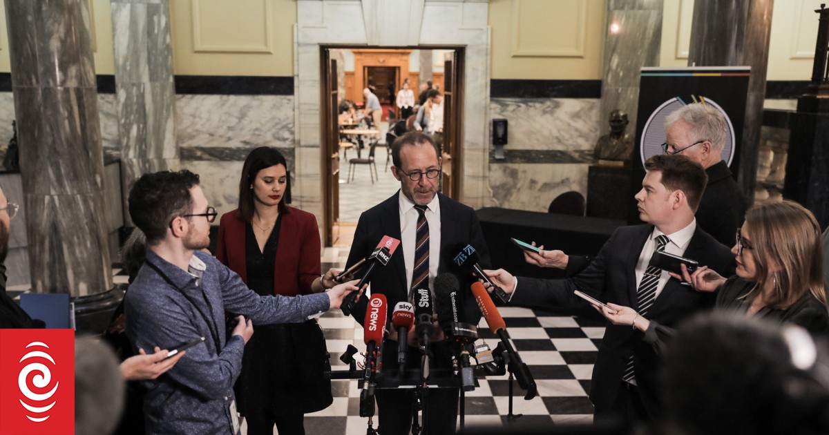 Senior Labour MP Andrew Little announces he will retire from politics ...