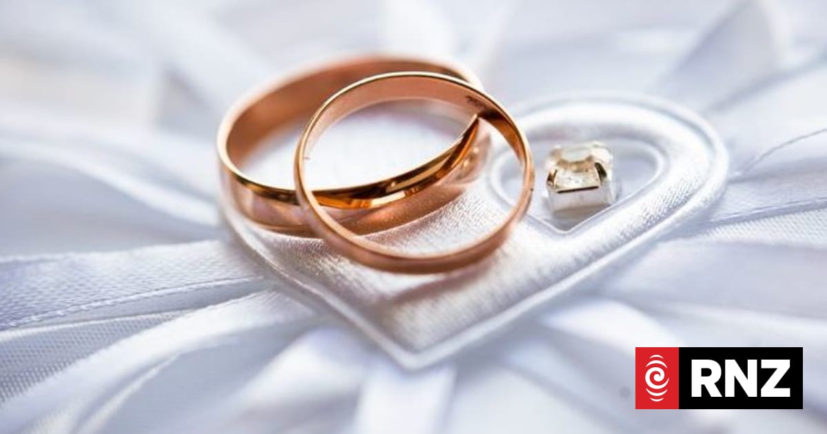Wedding celebrants to pay own fees | RNZ