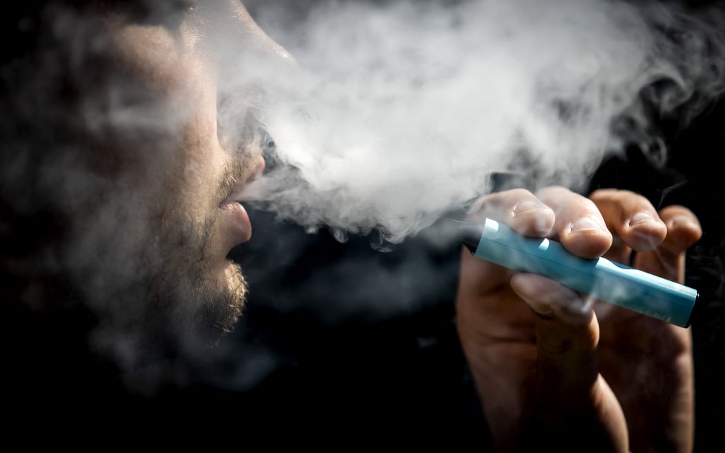 Guam legislator proposes bill to tackle vaping 'emergency' | RNZ News
