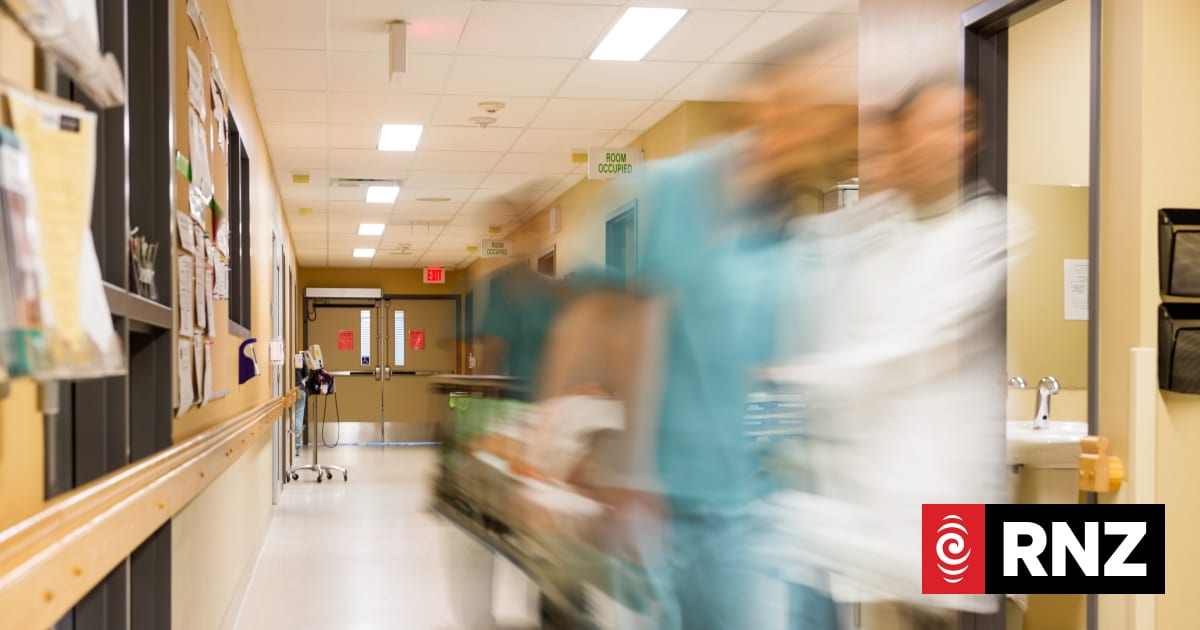 'Priority system' for masks leaves some health workers without | RNZ