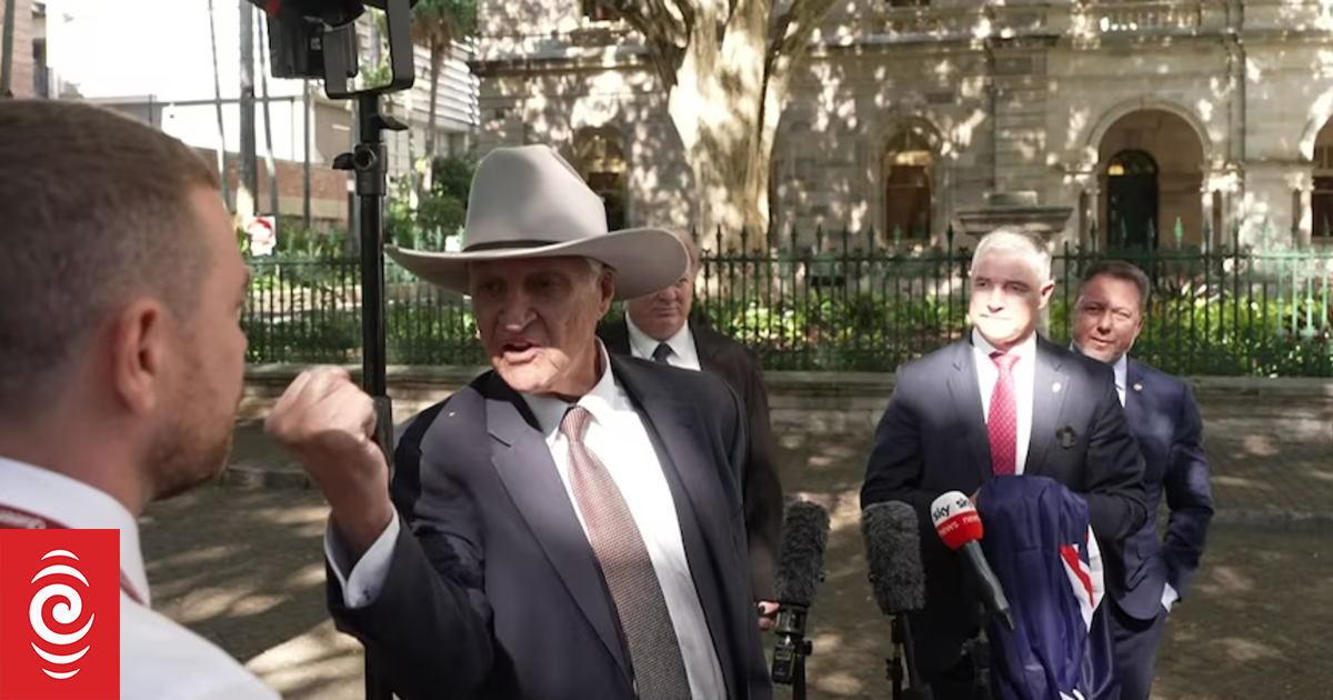 Politicians chastise Bob Katter's threats against journalist | RNZ News