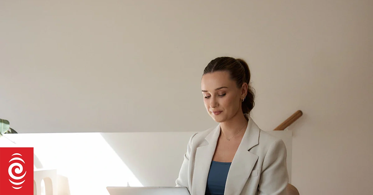 Colour instinct: the art of personal colour analysis | RNZ