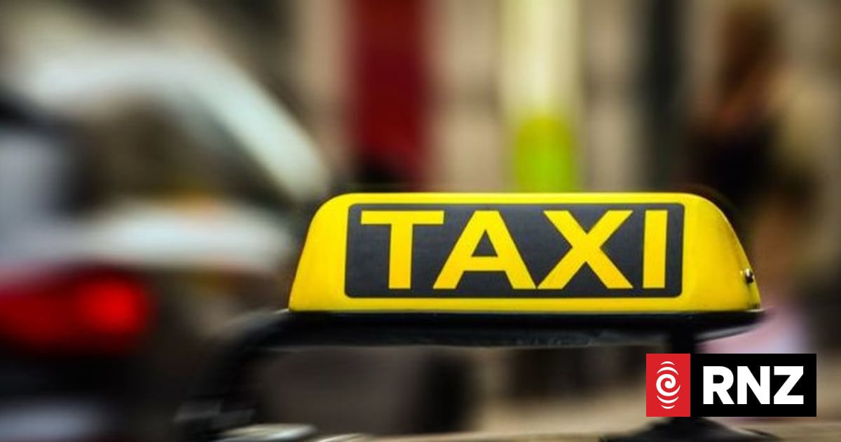 Govt to review new taxi technologies | RNZ