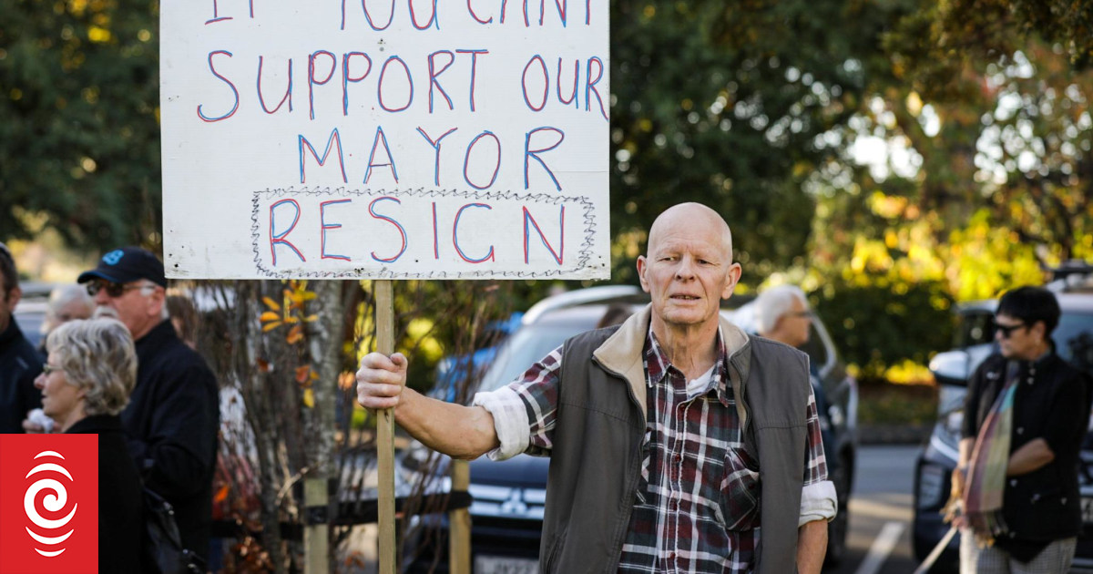 Second petition calls on Gore District Council CEO Stephen Parry to ...