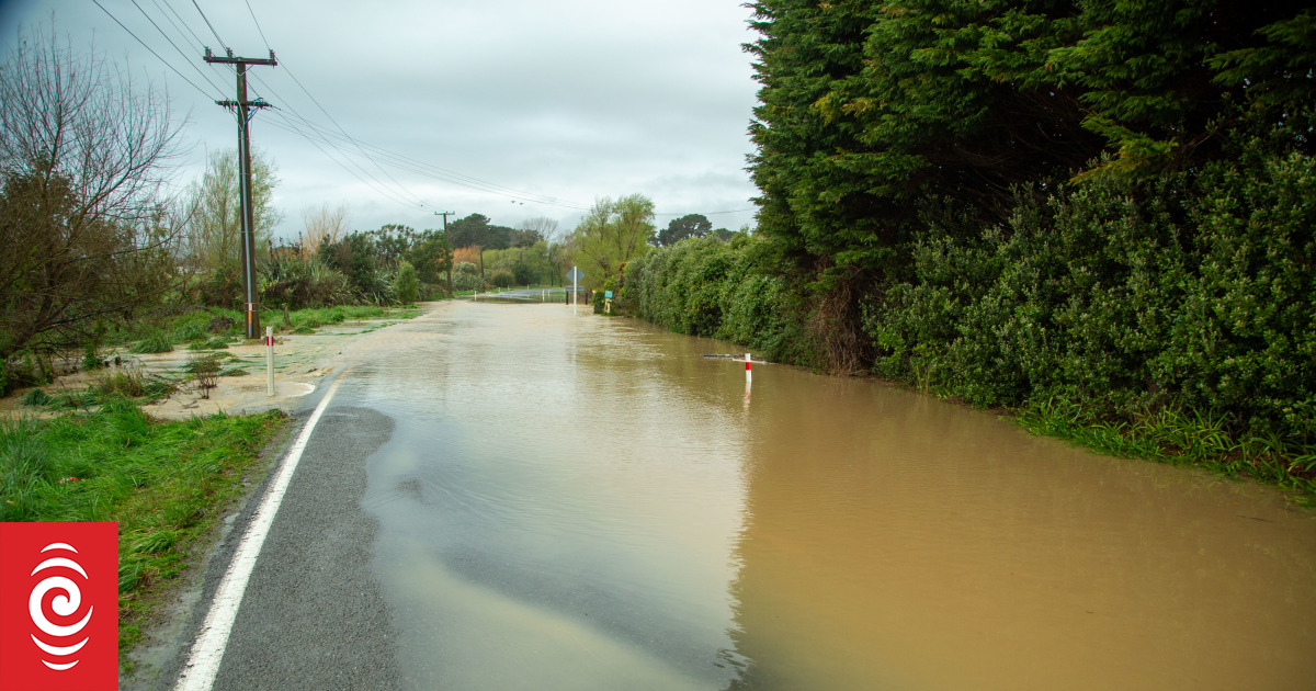 Weather: Heavy warnings and watches as school holidays begin | RNZ News