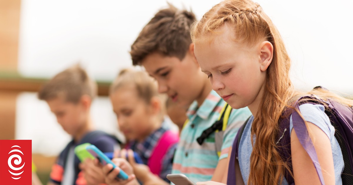 Cellphone ban in schools: does it work? | RNZ