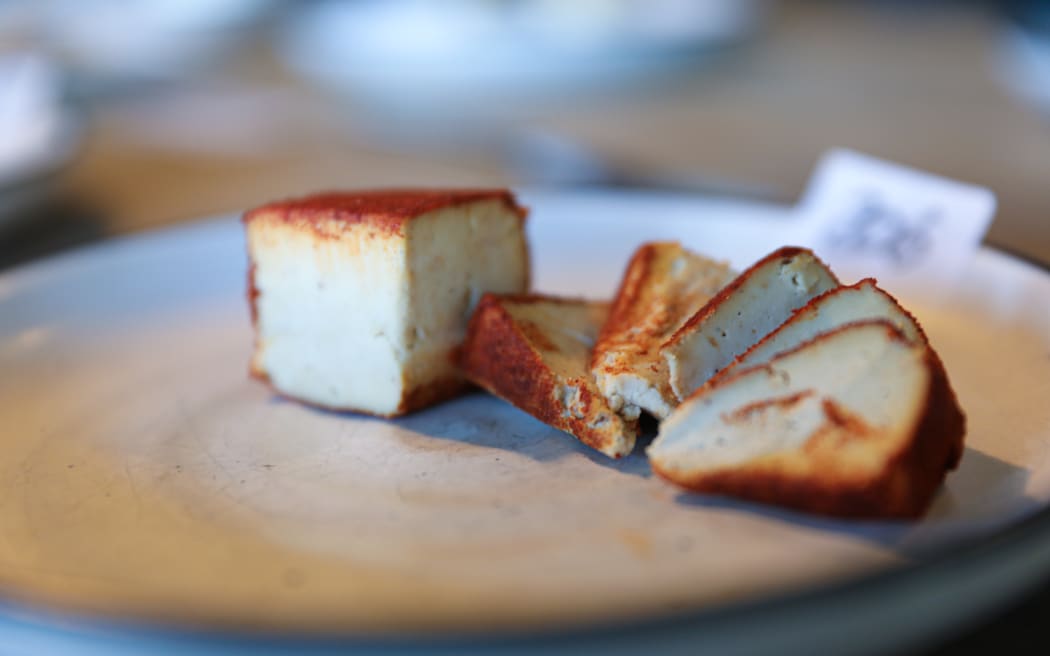 Cheesy come, cheesy go as vegans eye a cheddar future at awards | RNZ News