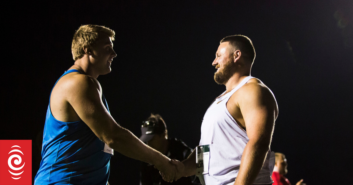 Gill stuns Walsh to claim maiden national shot put crown | RNZ News