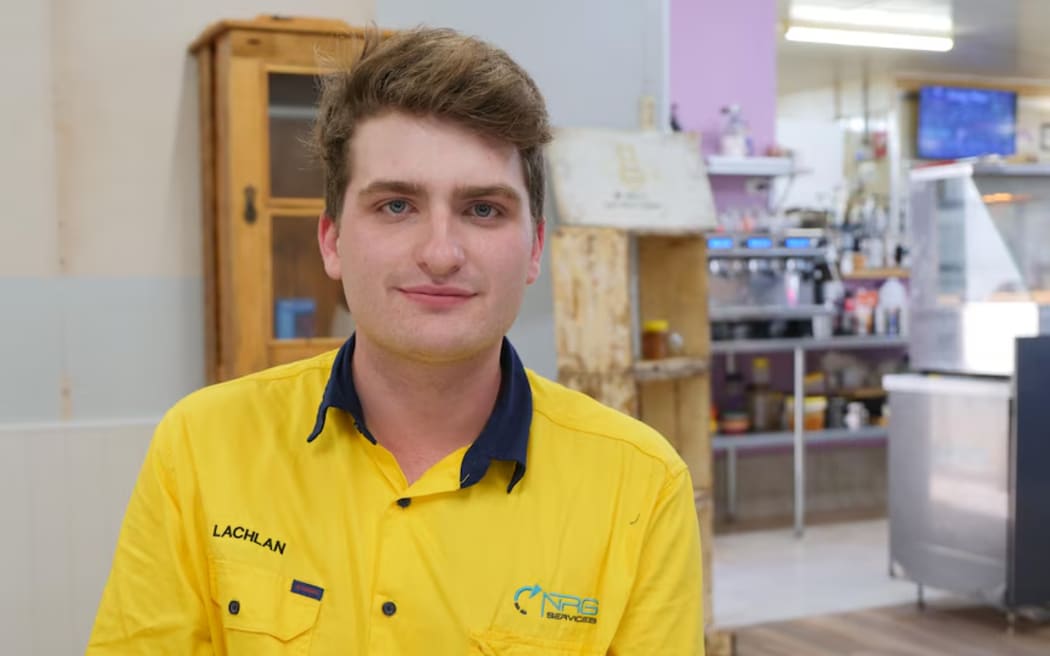How locals handle the heat in one of Queensland's hottest towns | RNZ News
