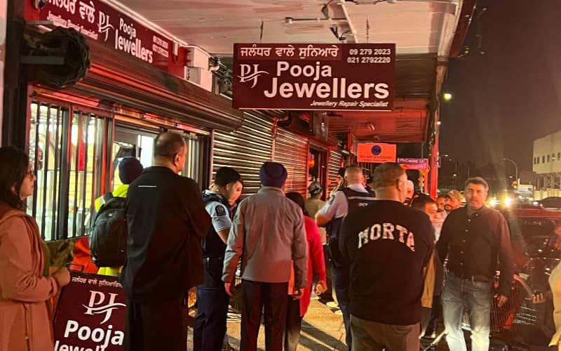 Papatoetoe jewellery store owner hit in head with hammer during robbery ...
